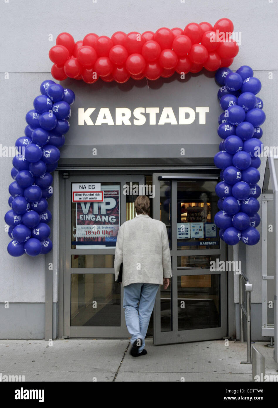 Karstadt building hi-res stock photography and images - Alamy