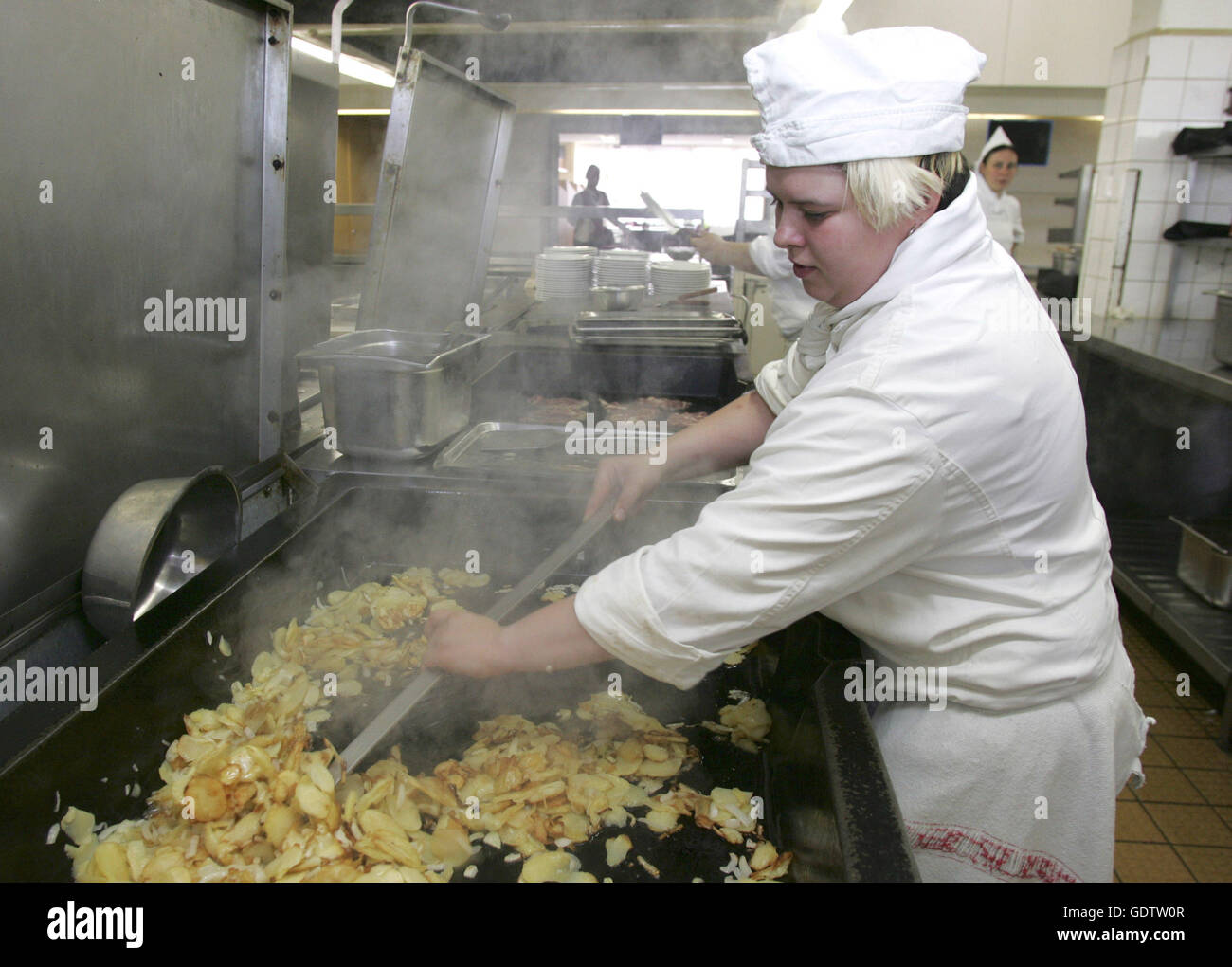 Apprentice chefs in a canteen kitchen Stock Photo - Alamy