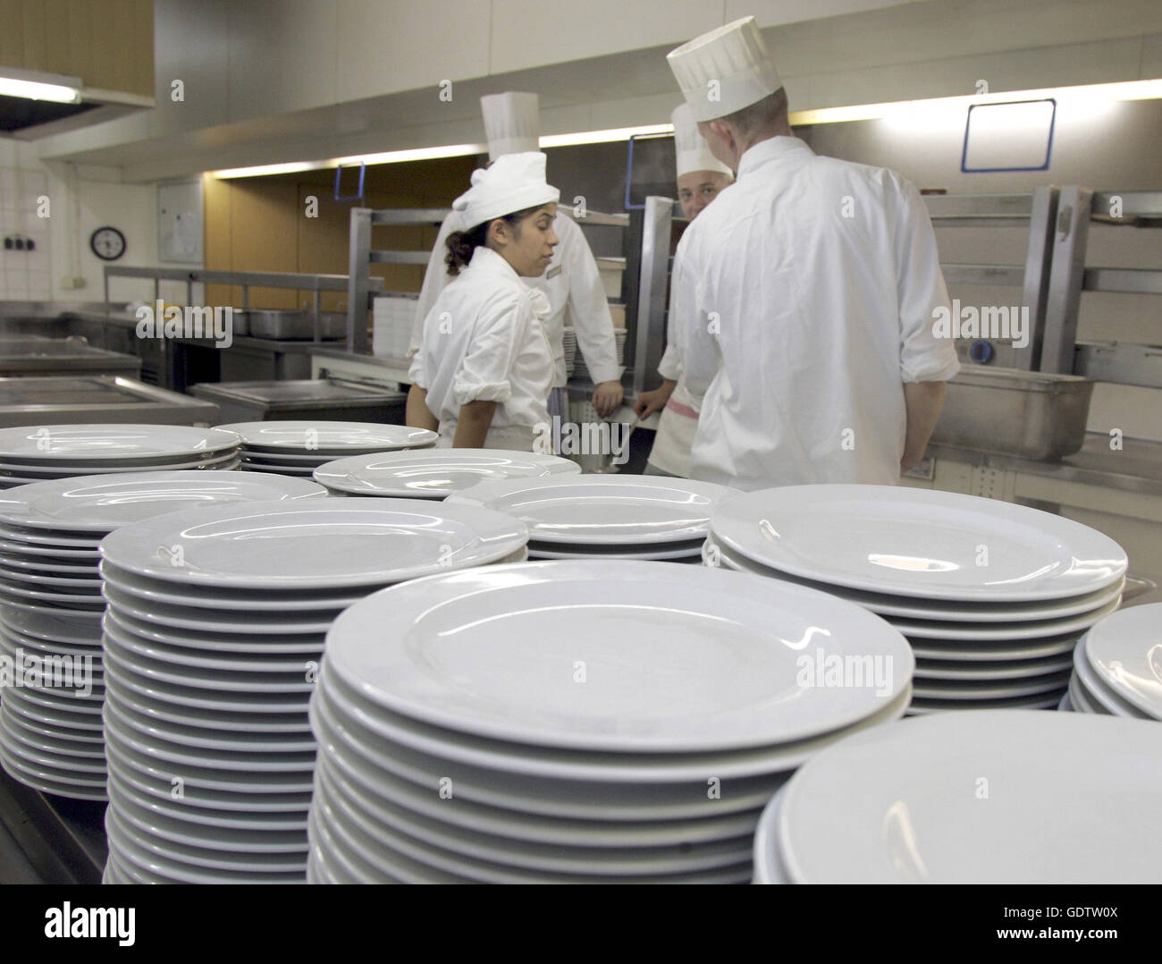 Apprentice chefs in a canteen kitchen Stock Photo - Alamy