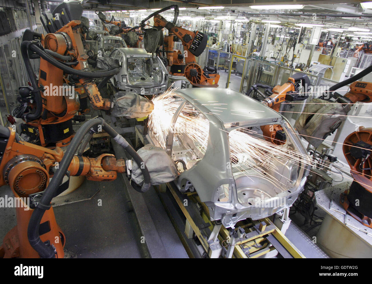 Skoda assembly line hi-res stock photography and images - Alamy