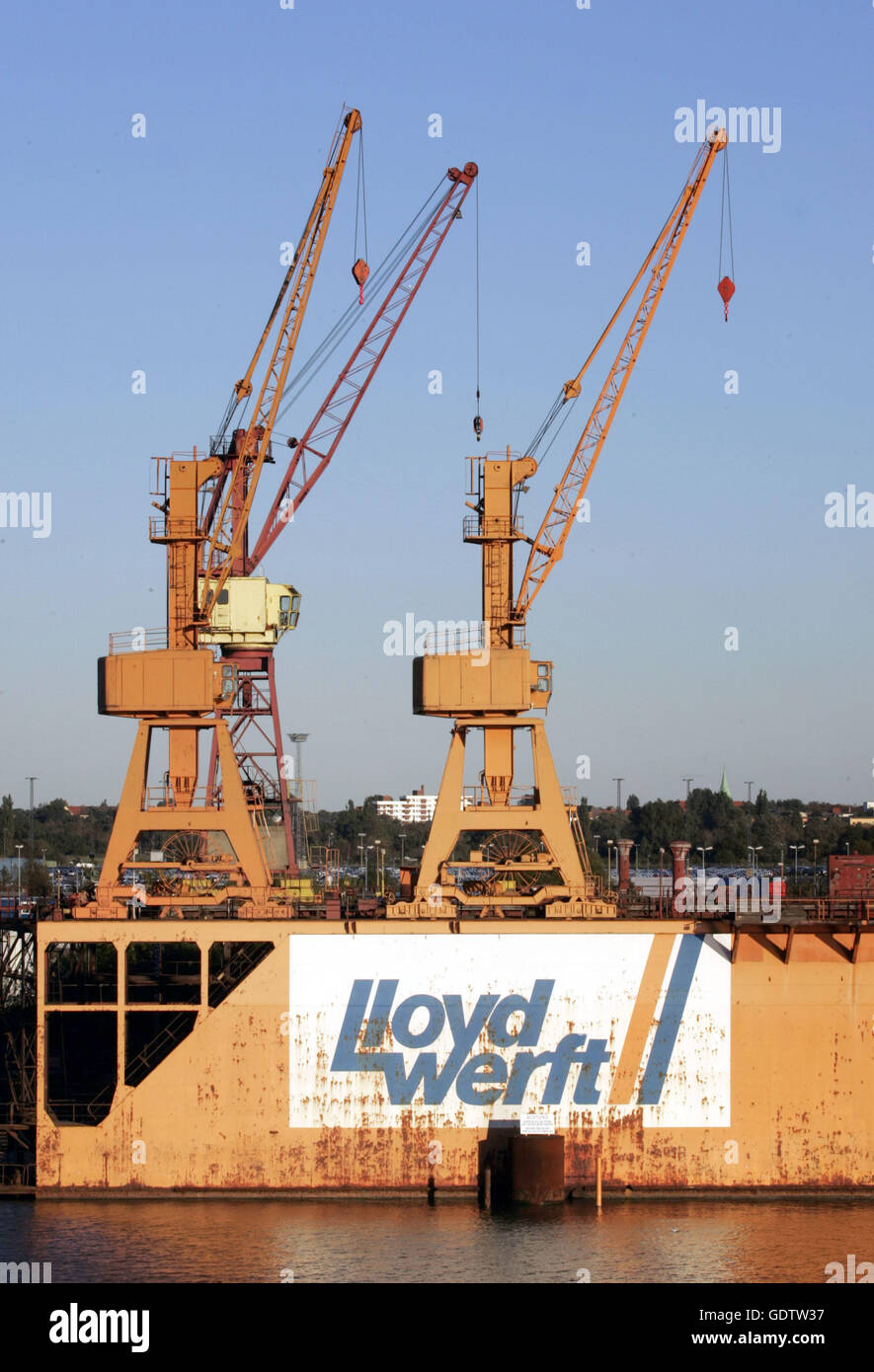 Bremerhaven shipyard industry hi-res stock photography and images - Alamy