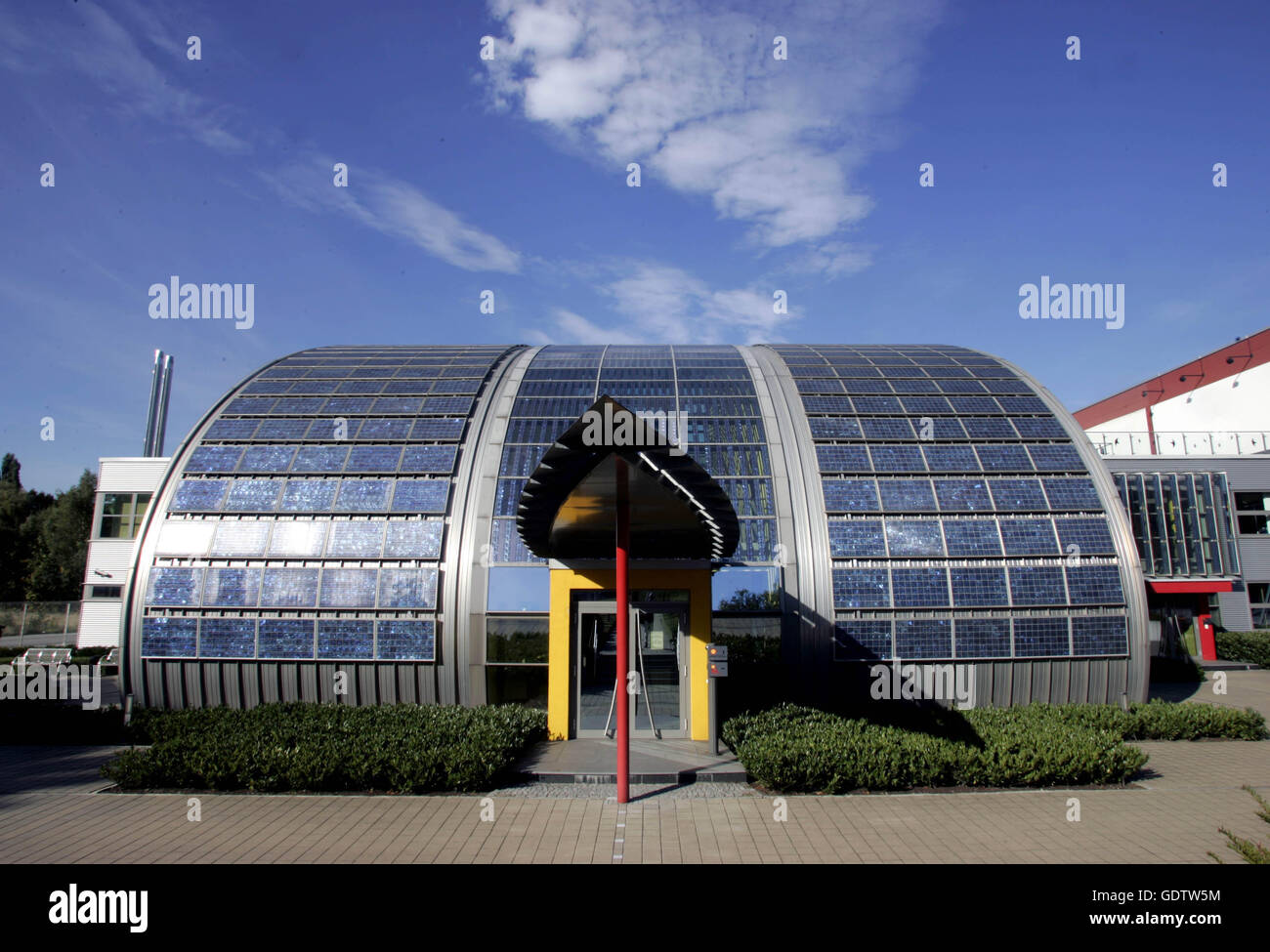 Worlds largest solar power plant hi-res stock photography and images ...