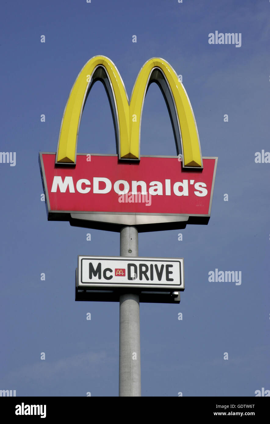 Mcdonalds mcdrive hi-res stock photography and images - Alamy