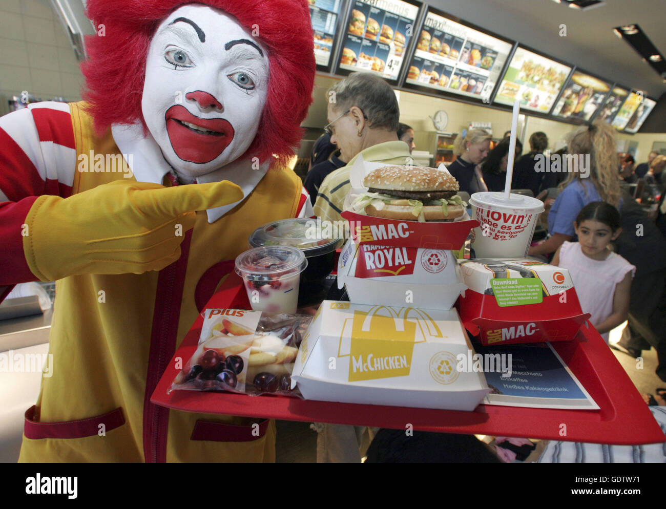 Ronald mcdonald with menu hi-res stock photography and images - Alamy