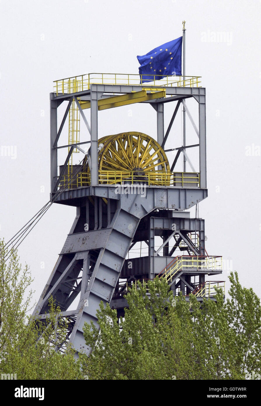 Mine towers hi-res stock photography and images - Alamy