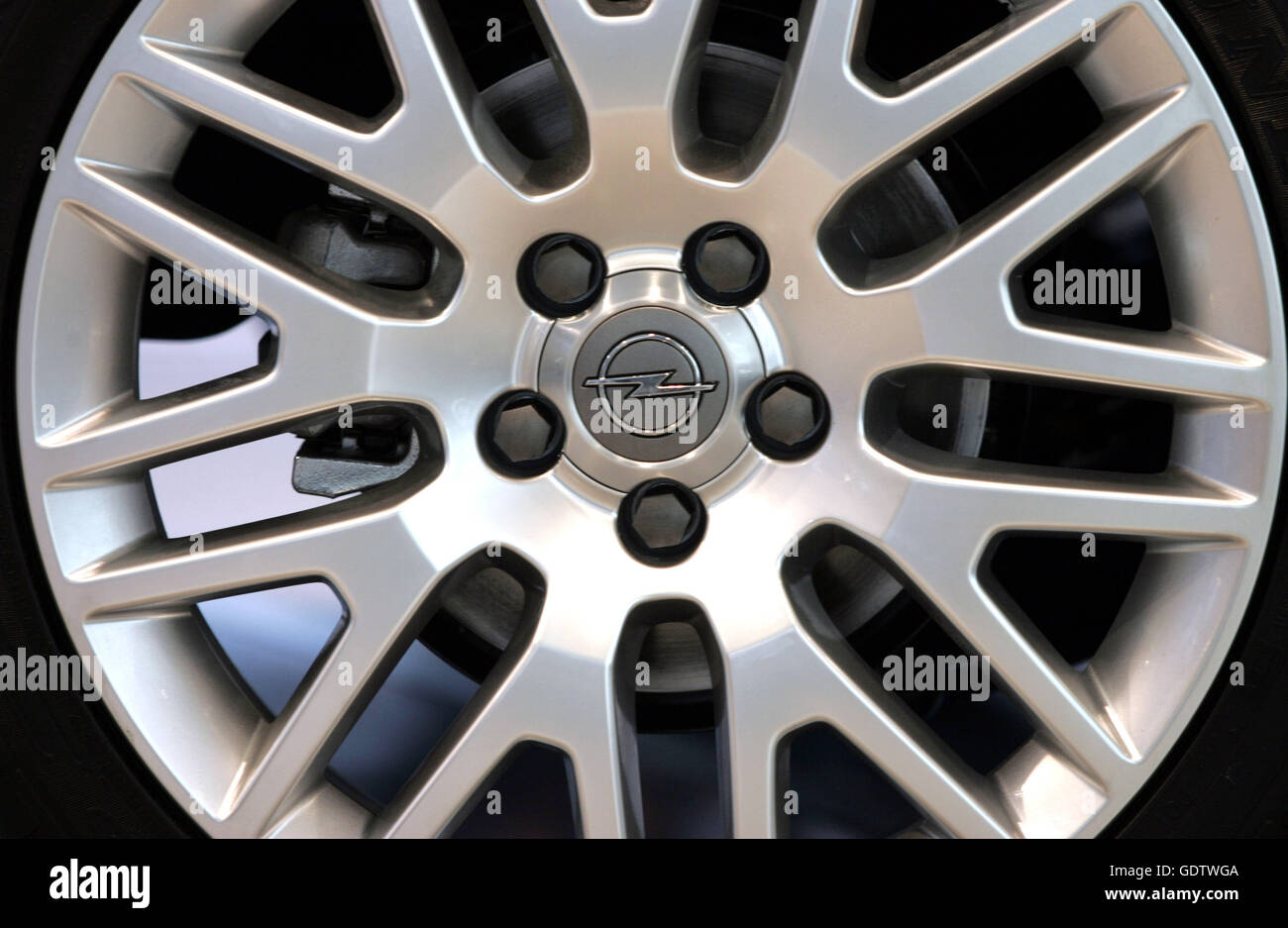 Opel rim hi-res stock photography and images - Alamy