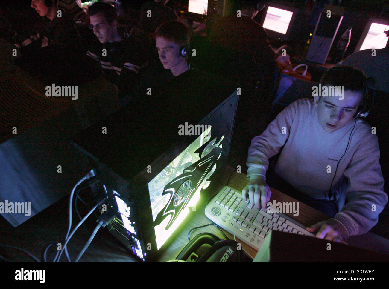 Local area network party hi-res stock photography and images - Alamy