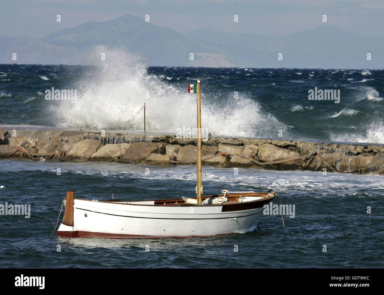 Ship stormy sea hi-res stock photography and images - Alamy