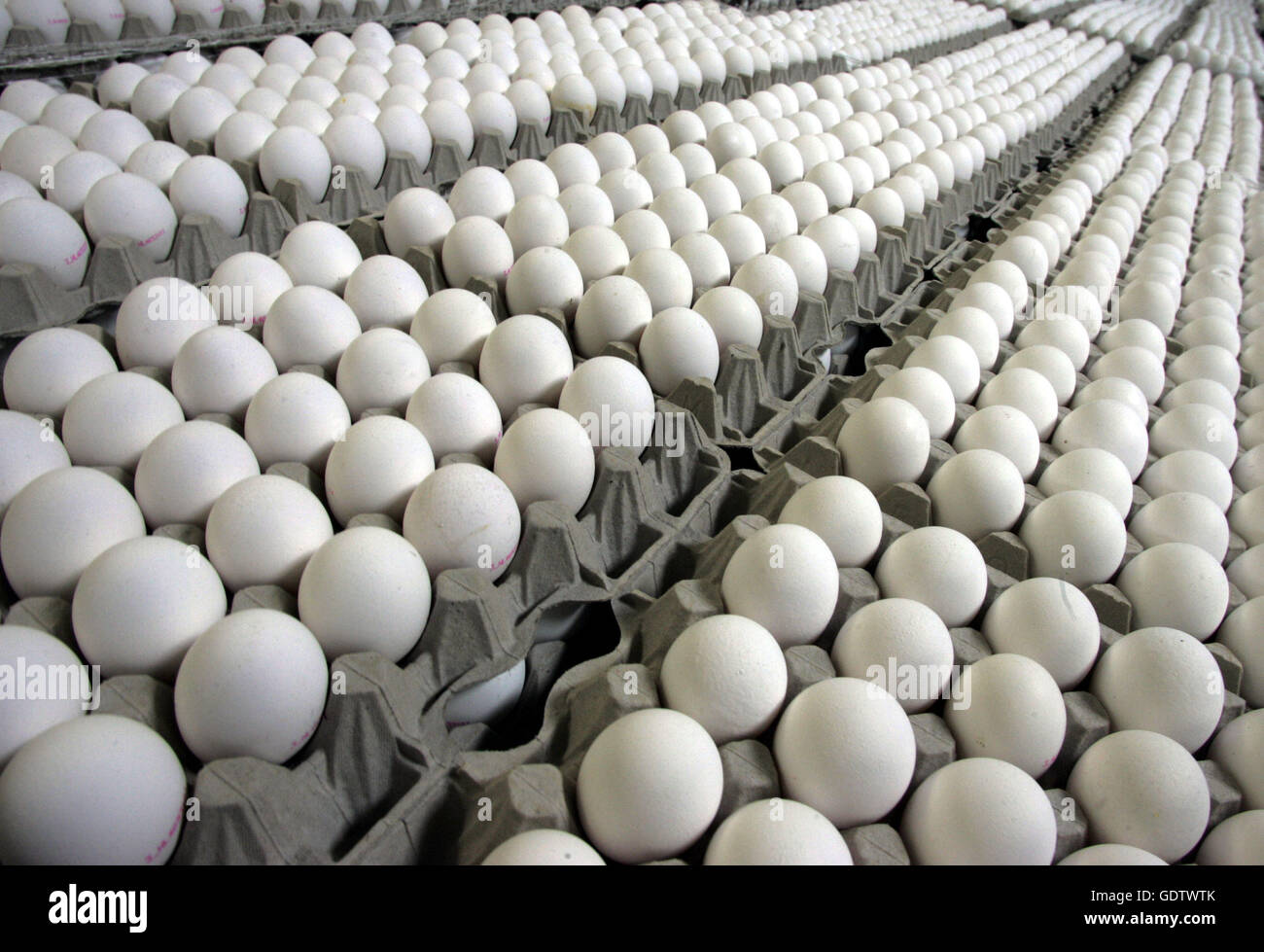 Egg pallets hi-res stock photography and images - Alamy