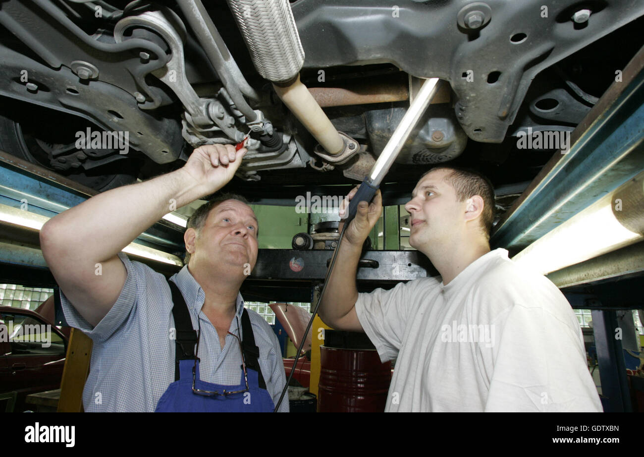 Master and apprentice hi-res stock photography and images - Alamy