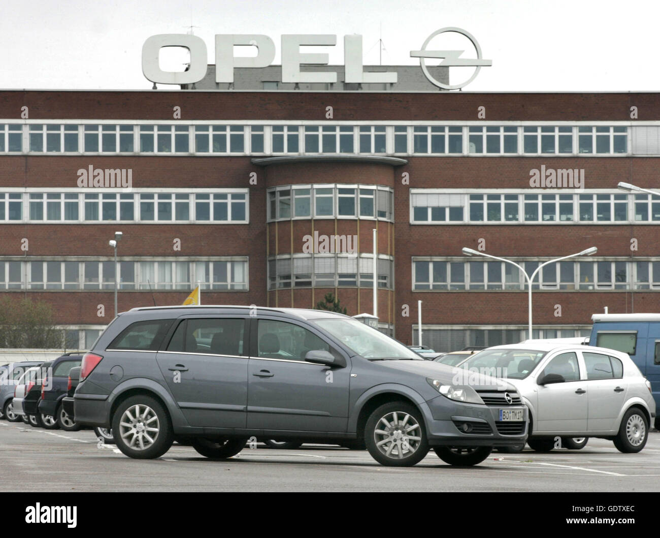 Opel plant hi-res stock photography and images - Alamy