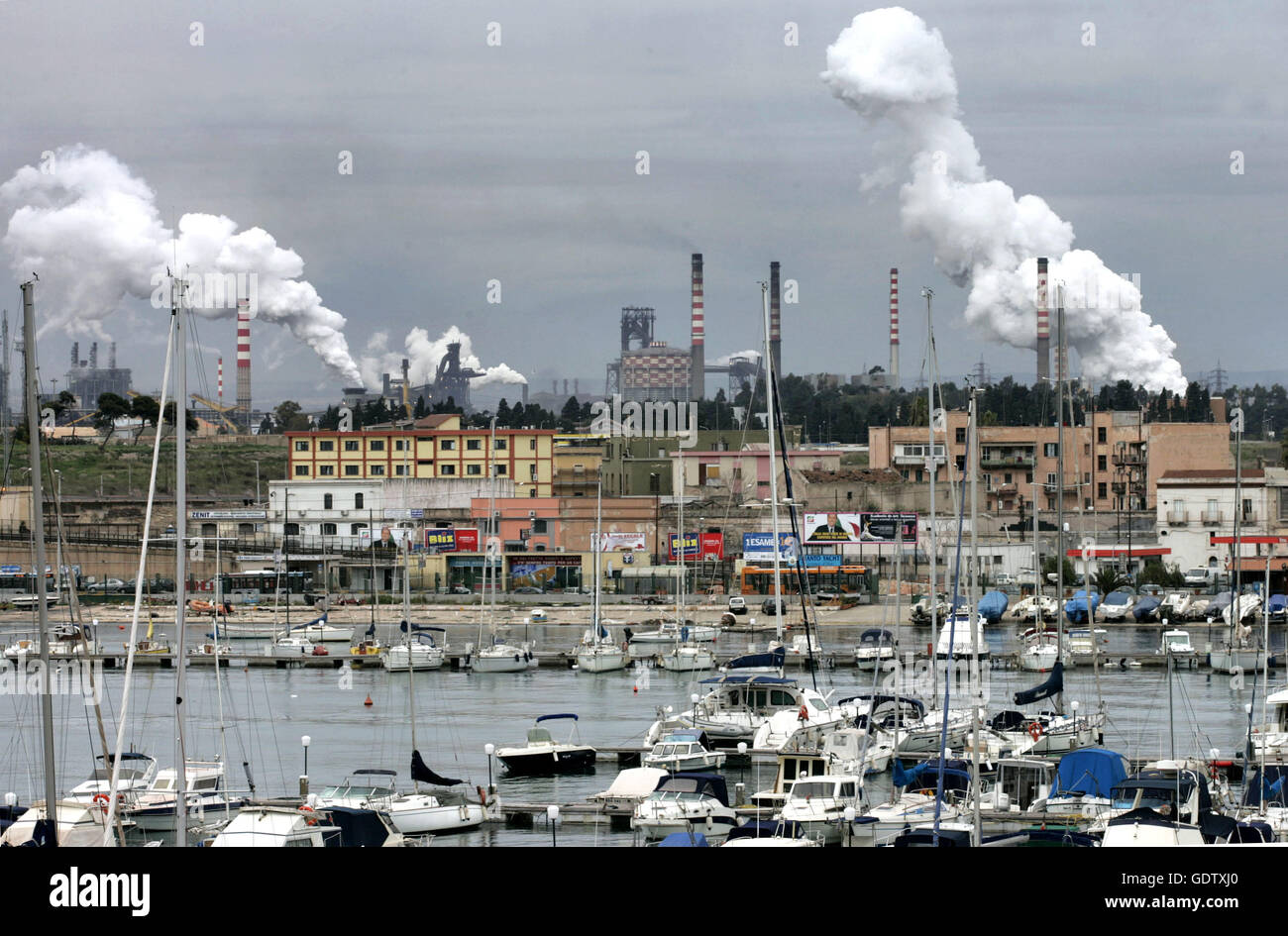Taranto harbour hi-res stock photography and images - Alamy