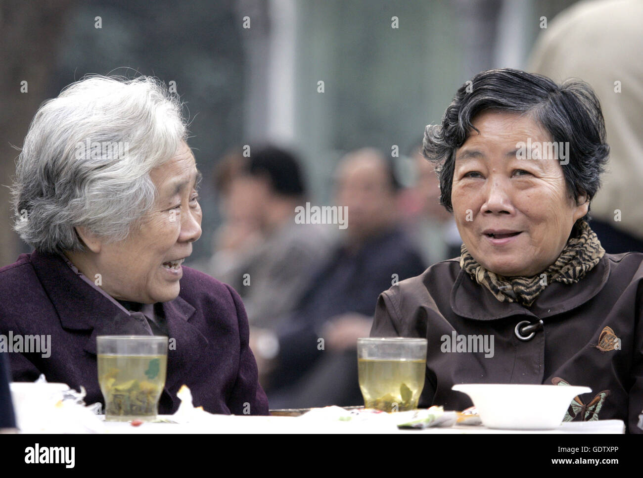 Women in Shanghai Stock Photo - Alamy