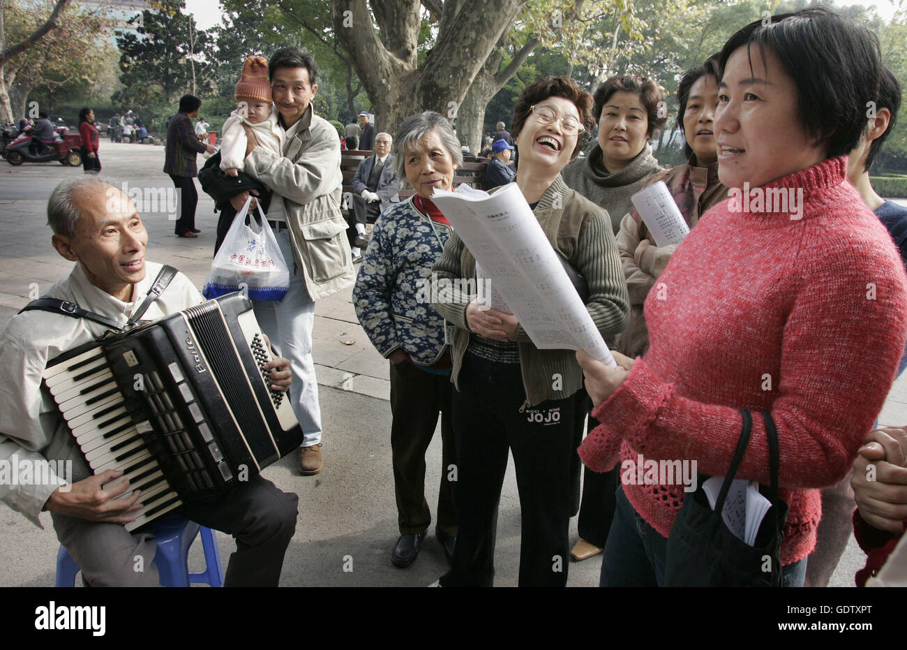 Choir people singing not children hi-res stock photography and images ...