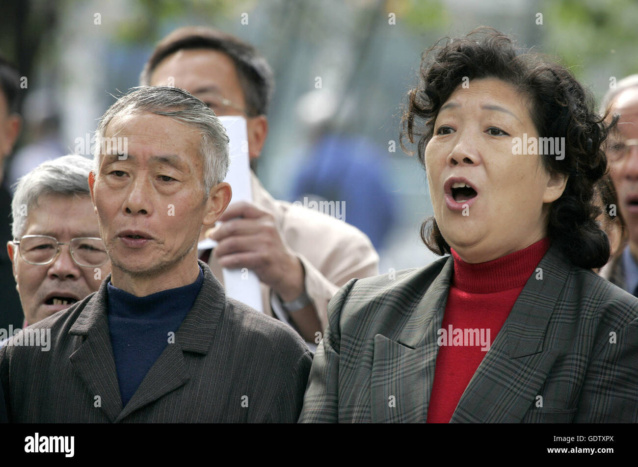 Choir people singing not children hi-res stock photography and images ...