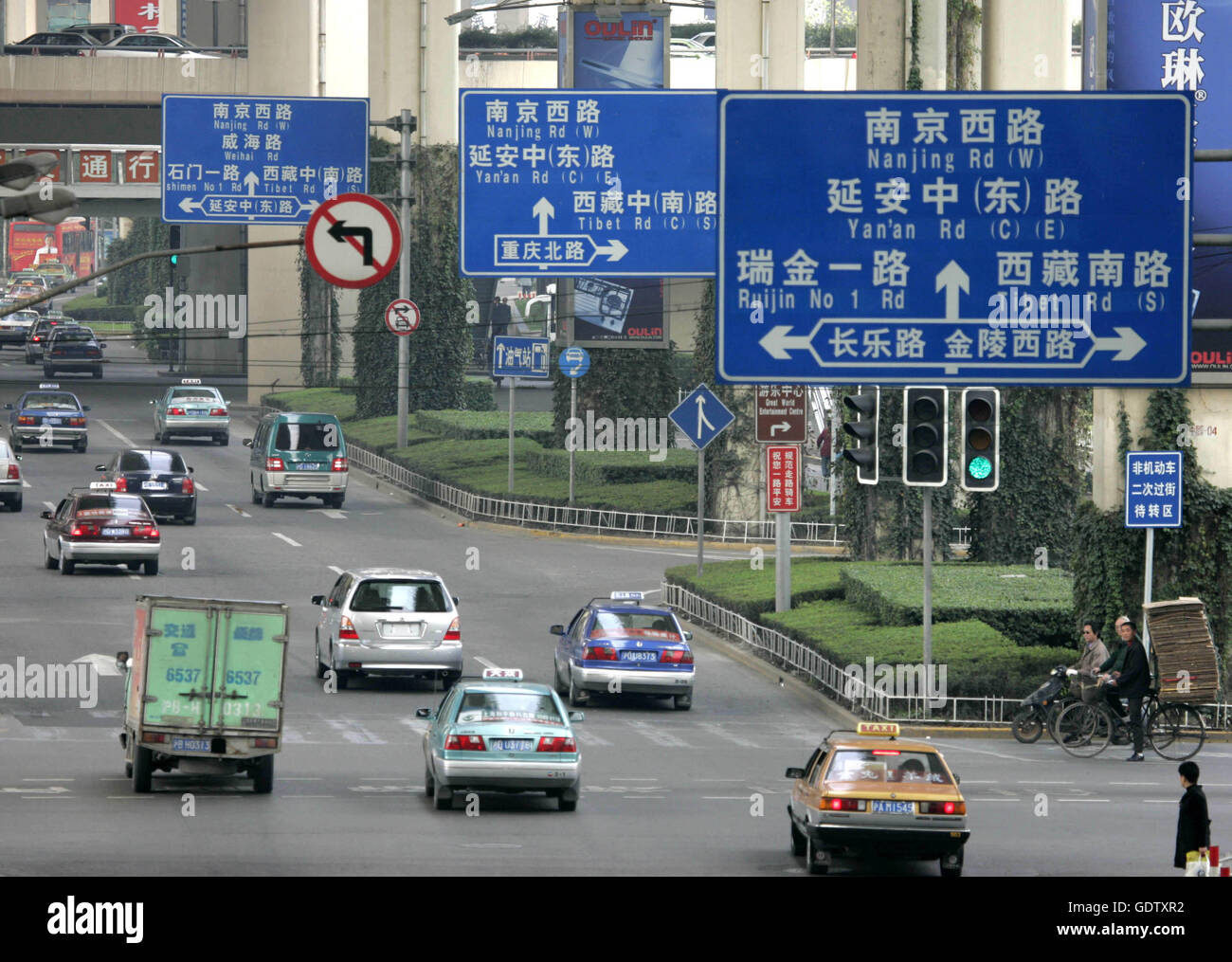 Road traffic in Shanghai Stock Photo - Alamy