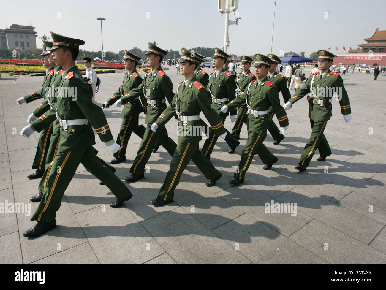 Chinese soldiers marching hi-res stock photography and images - Alamy