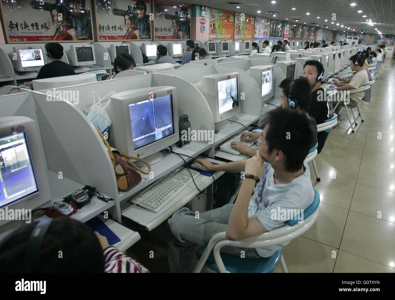 Internet issue hi-res stock photography and images - Alamy