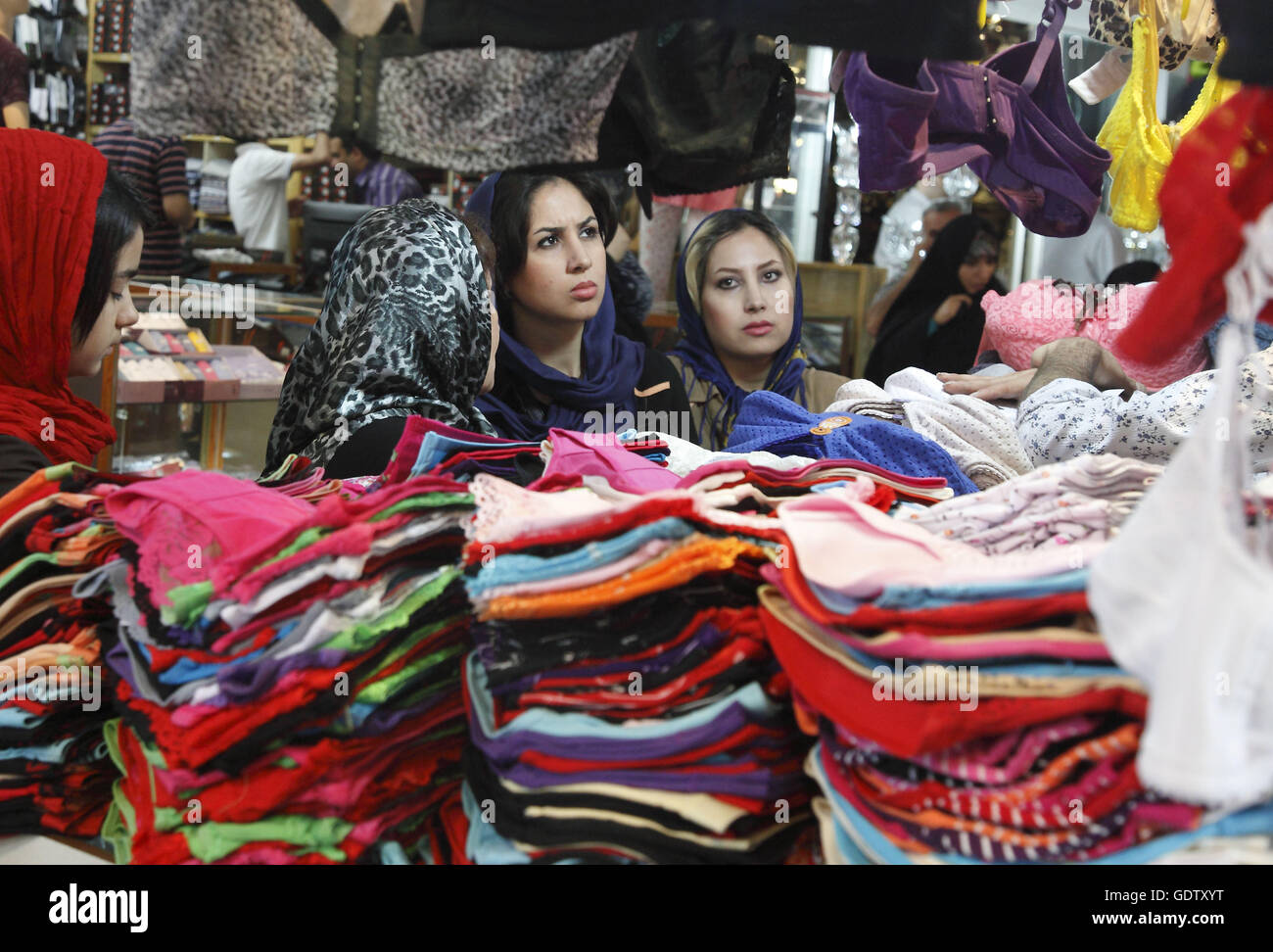Bazaar in Tehran Stock Photo - Alamy