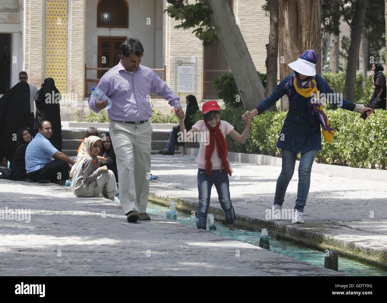An Iranian family in Fin Garden Stock Photo - Alamy