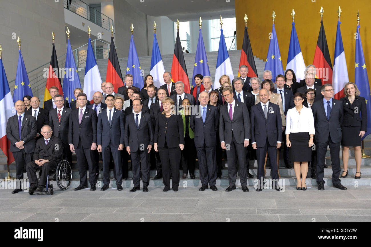 L to r in the second row hi-res stock photography and images - Alamy