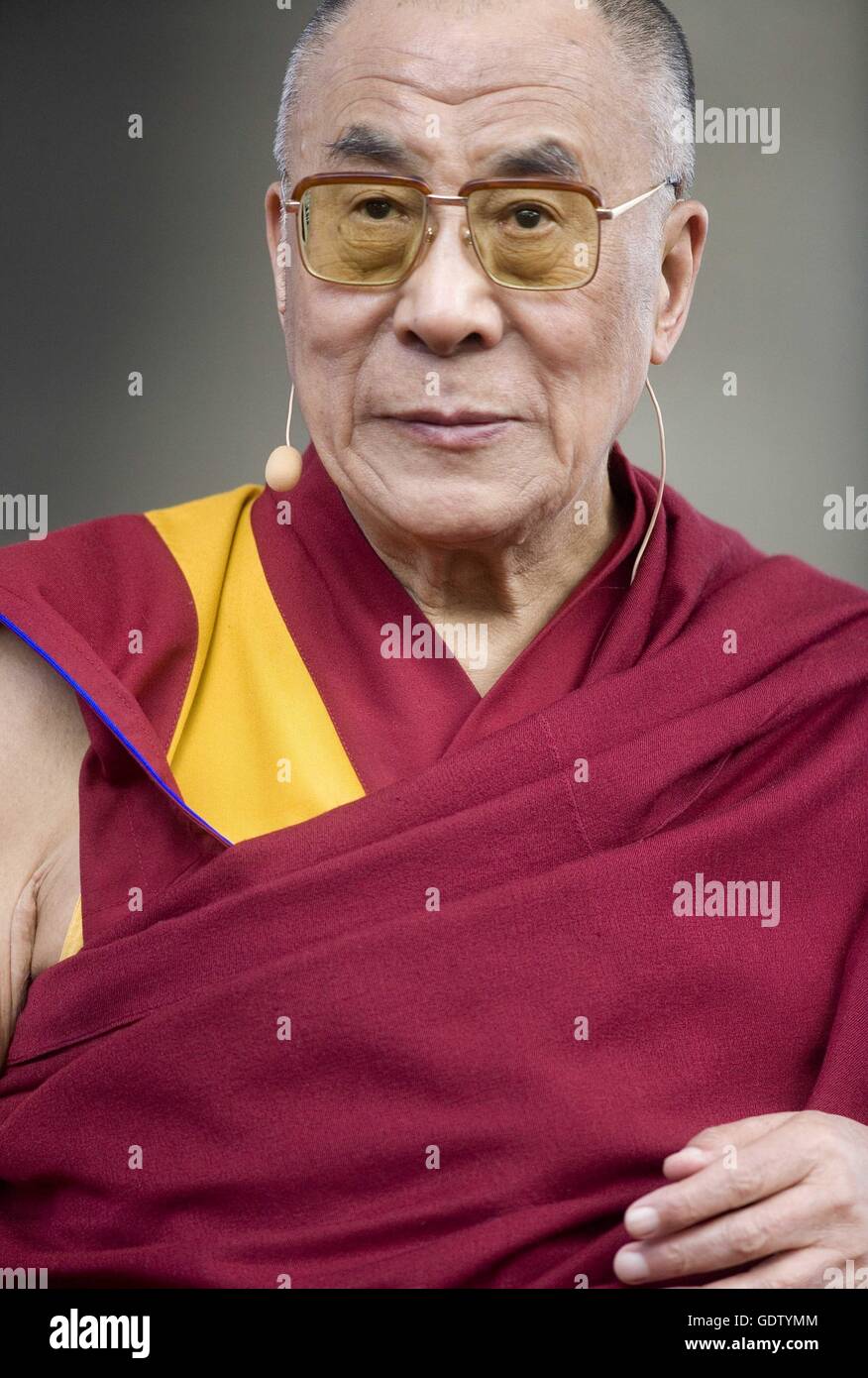 Dalai lama portrait hi-res stock photography and images - Alamy