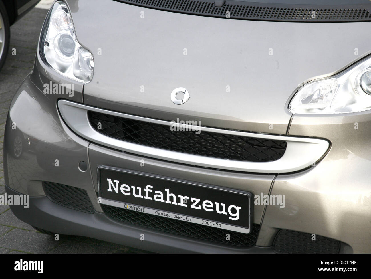 Dealer center hi-res stock photography and images - Alamy