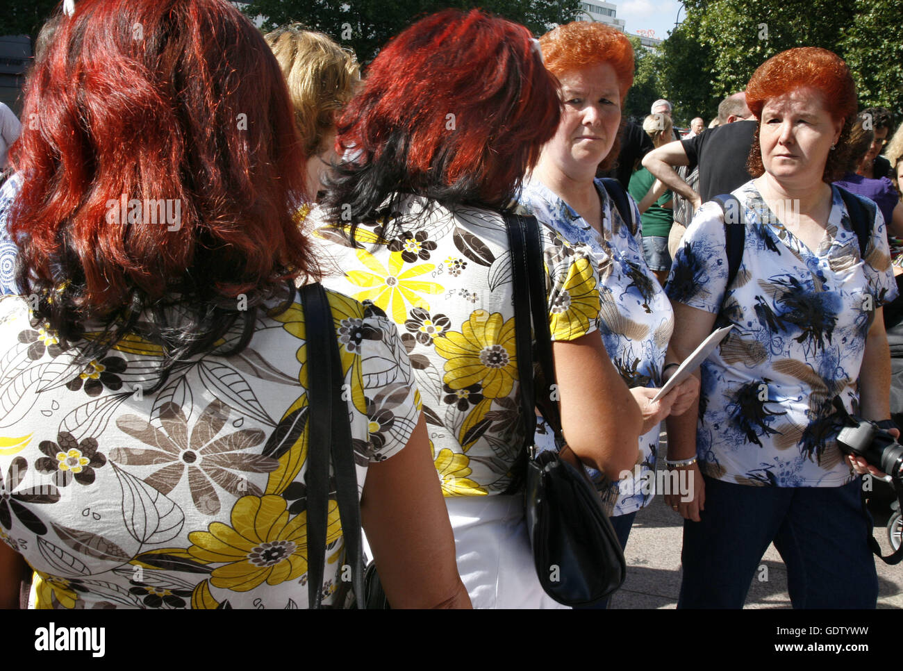 Monozygotic twins hi-res stock photography and images - Alamy