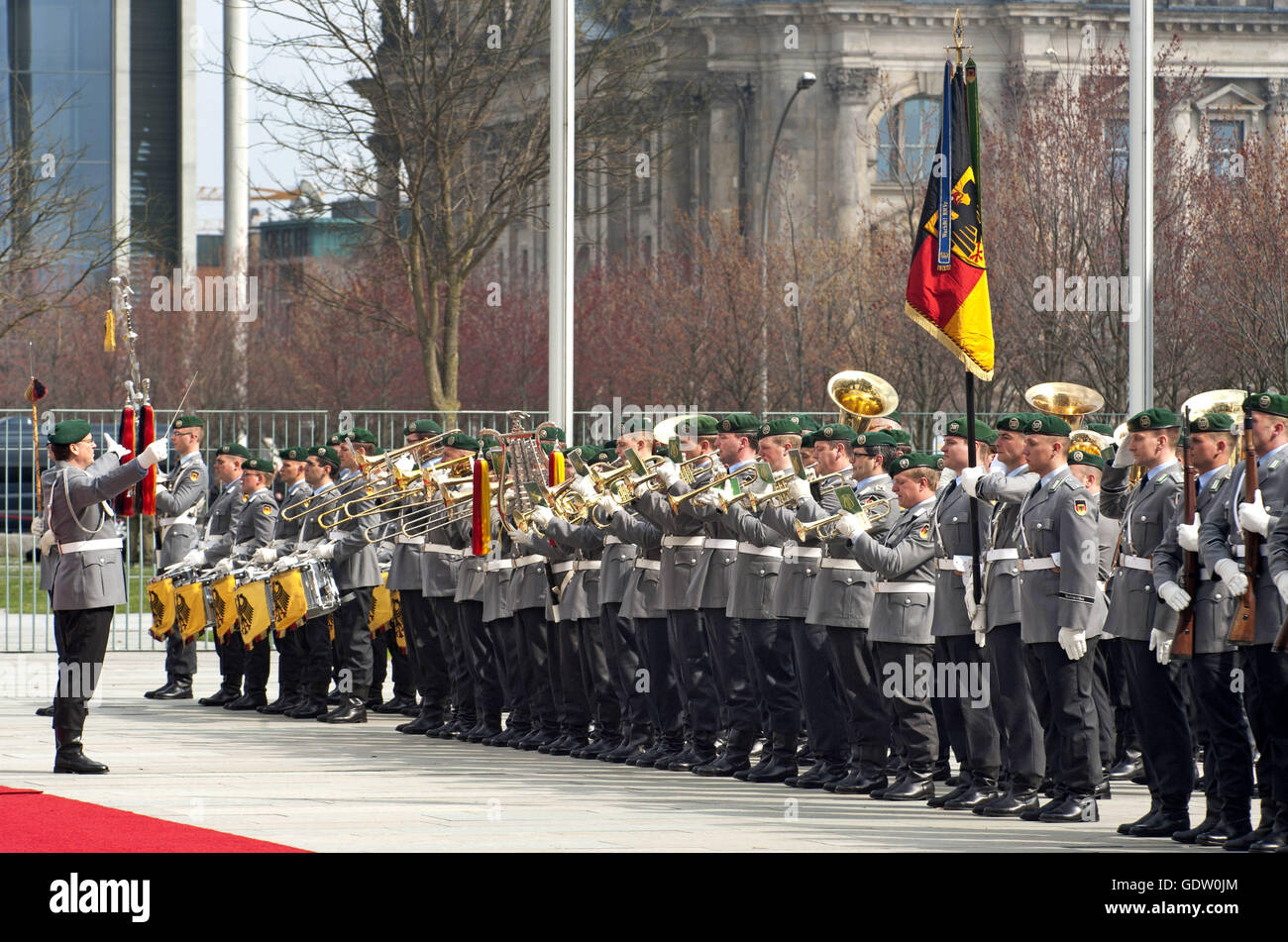 Military music band hi-res stock photography and images - Alamy