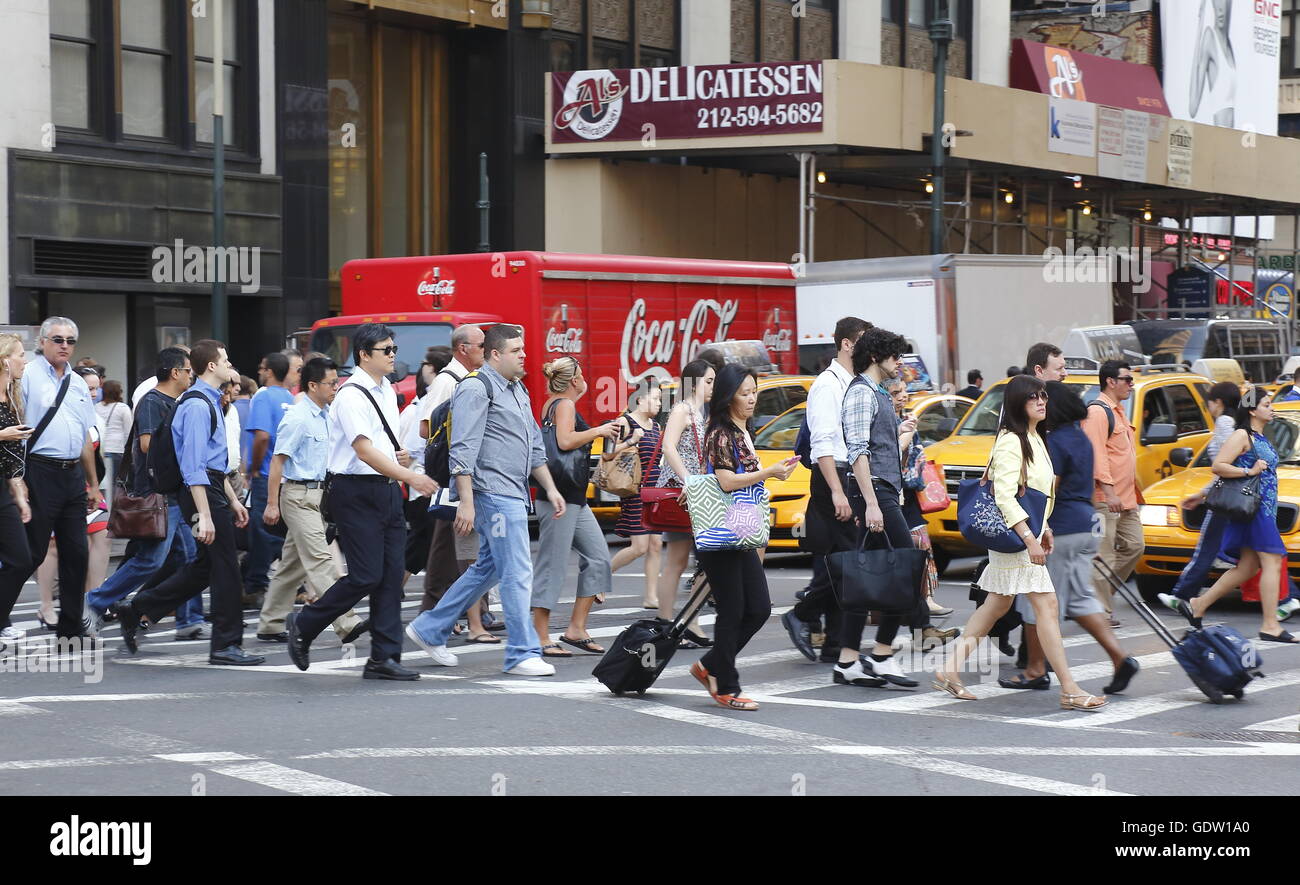 Streetlife in manhattan hi-res stock photography and images - Alamy
