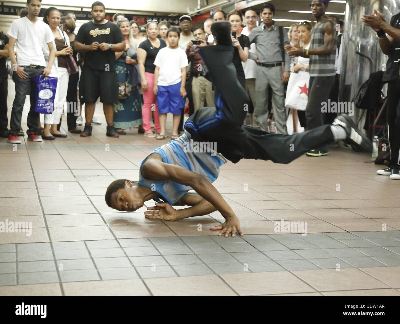 Breakdance in New York Stock Photo - Alamy
