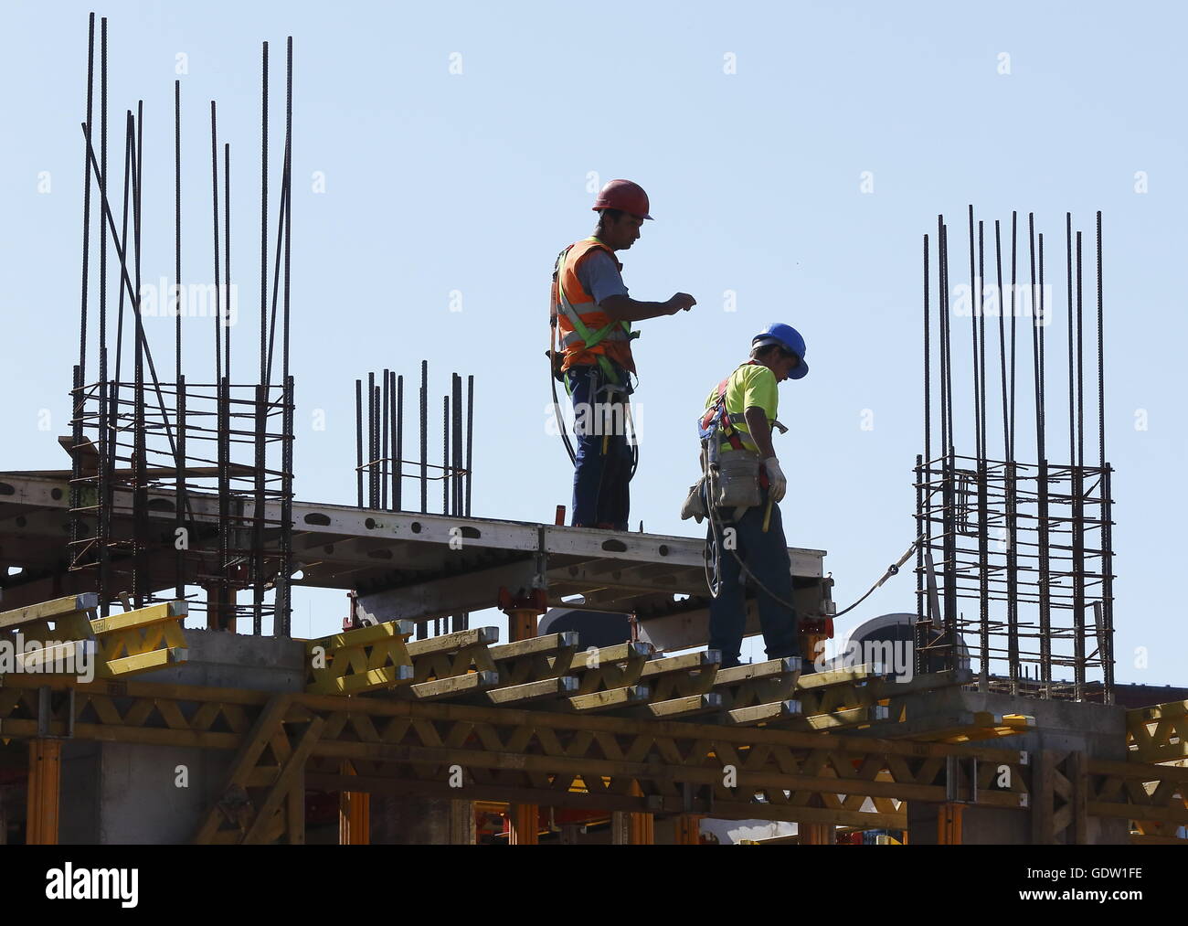 Berlin germany construction workers construction hi-res stock ...