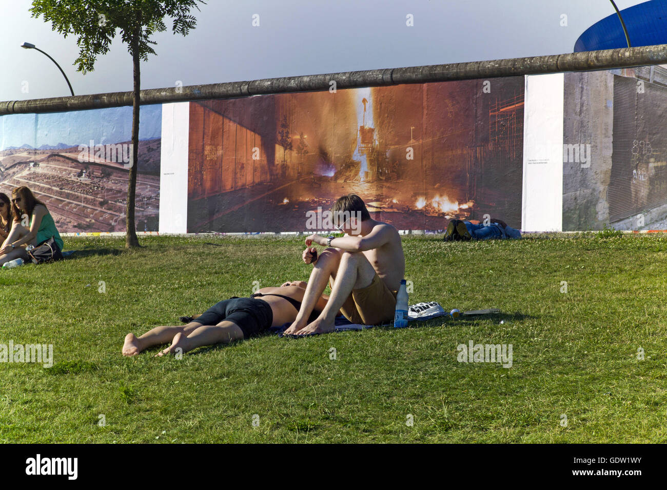 Cupar Way Peace Wall High Resolution Stock Photography and Images - Alamy
