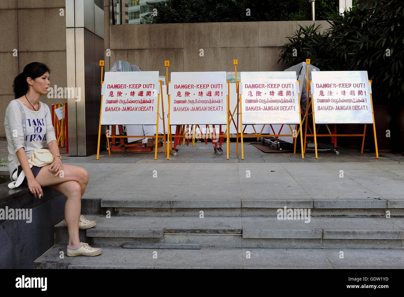 Cigarette break in Singapore Stock Photo - Alamy