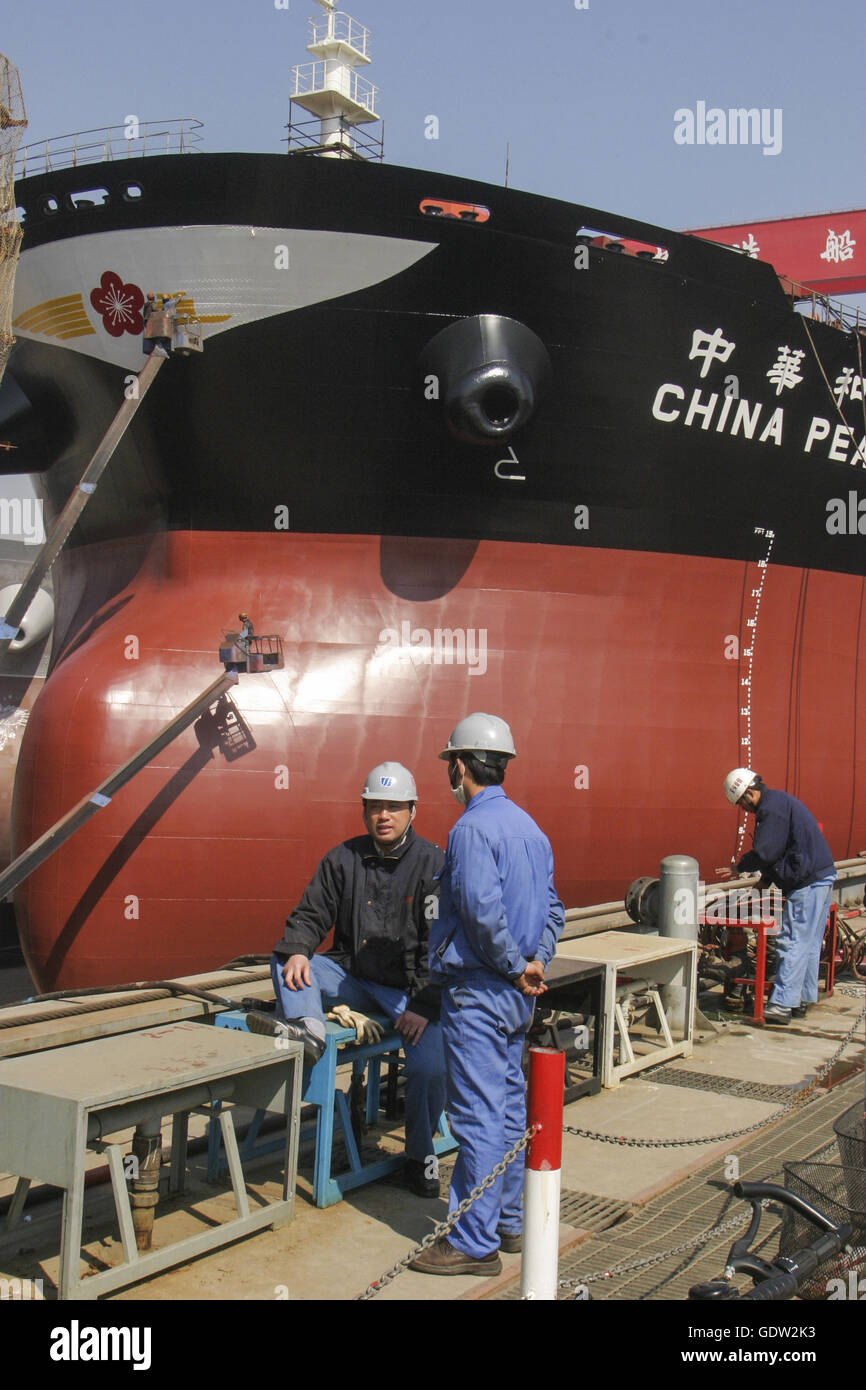 Workmen paint the massive bow of the China Peace Stock Photo - Alamy