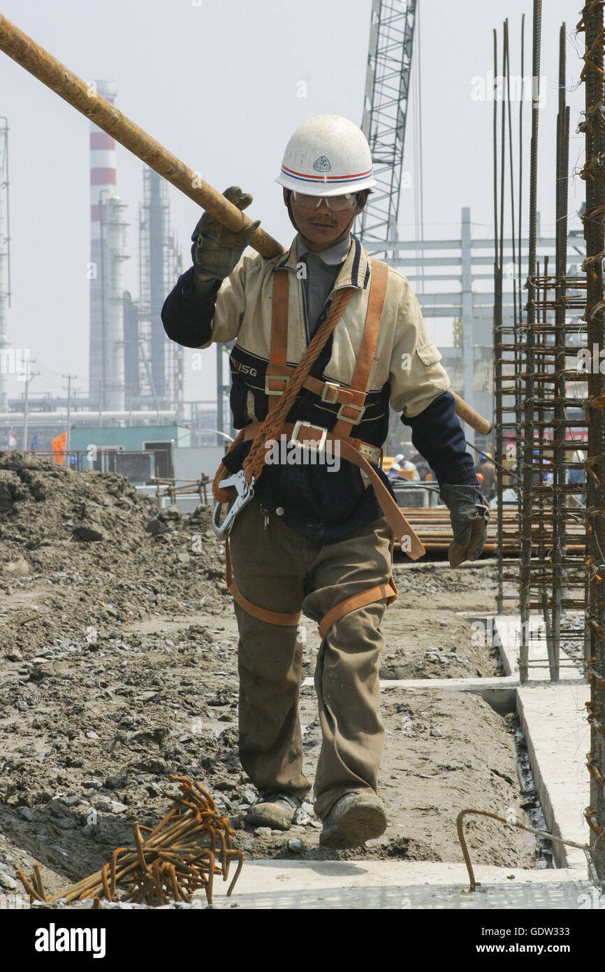 A worker works at a construction site Stock Photo - Alamy