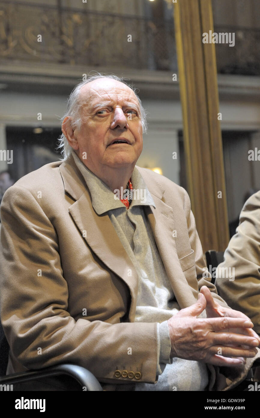 Dario fo nobel prize hi-res stock photography and images - Alamy