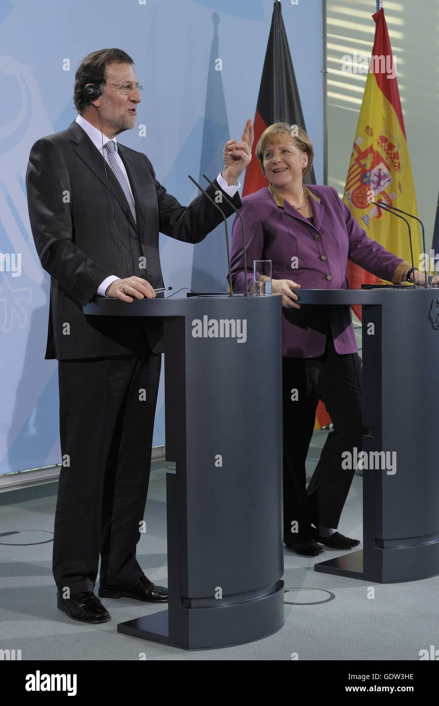 Angela merkel smiling portrait hi-res stock photography and images - Alamy