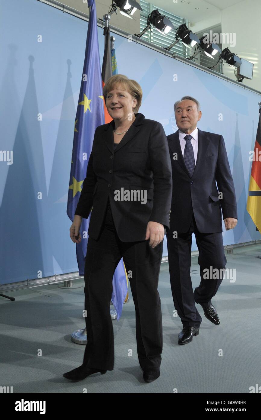 Angela merkel smiling portrait hi-res stock photography and images - Alamy