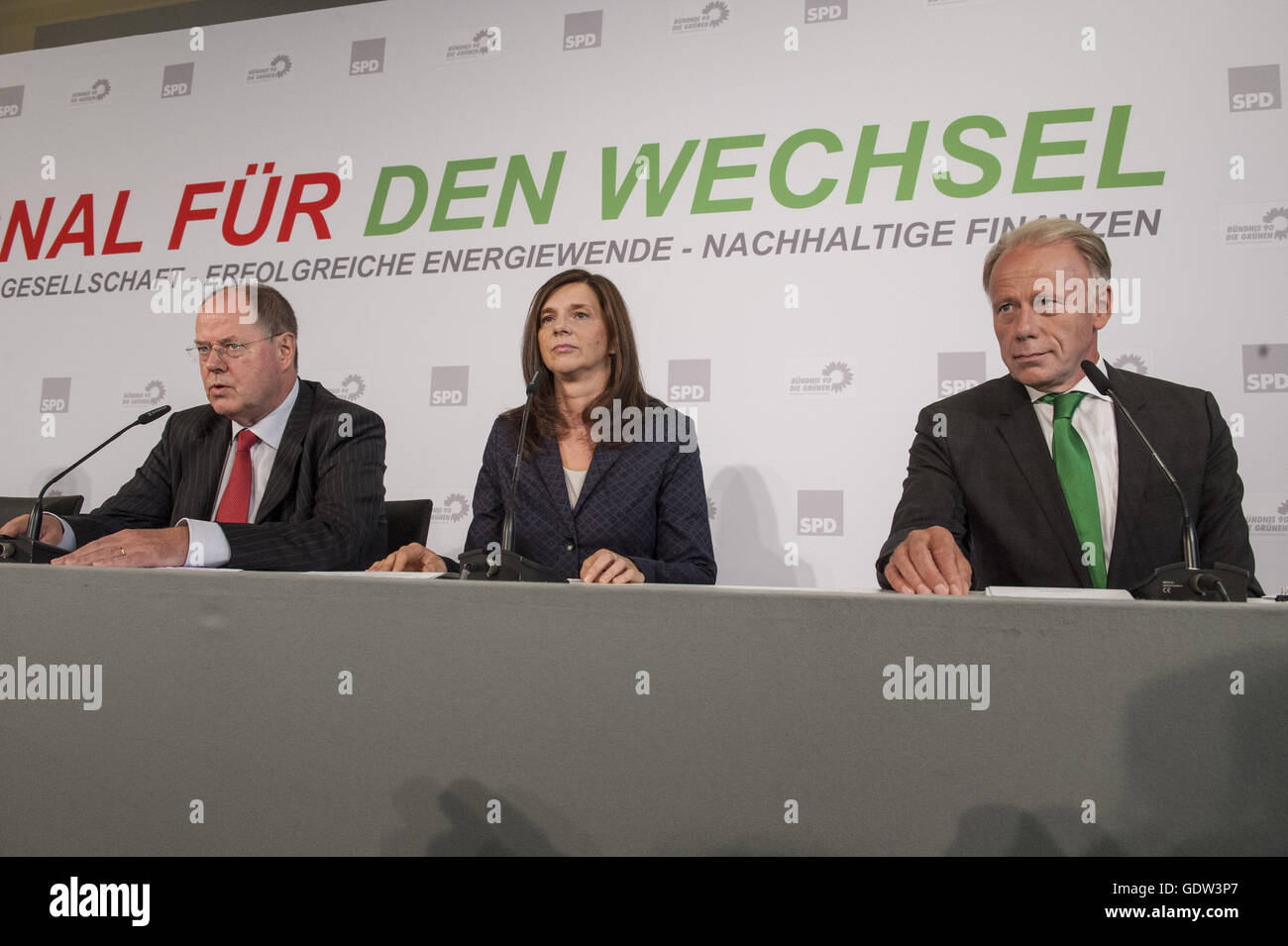 Conference press hi-res stock photography and images - Alamy