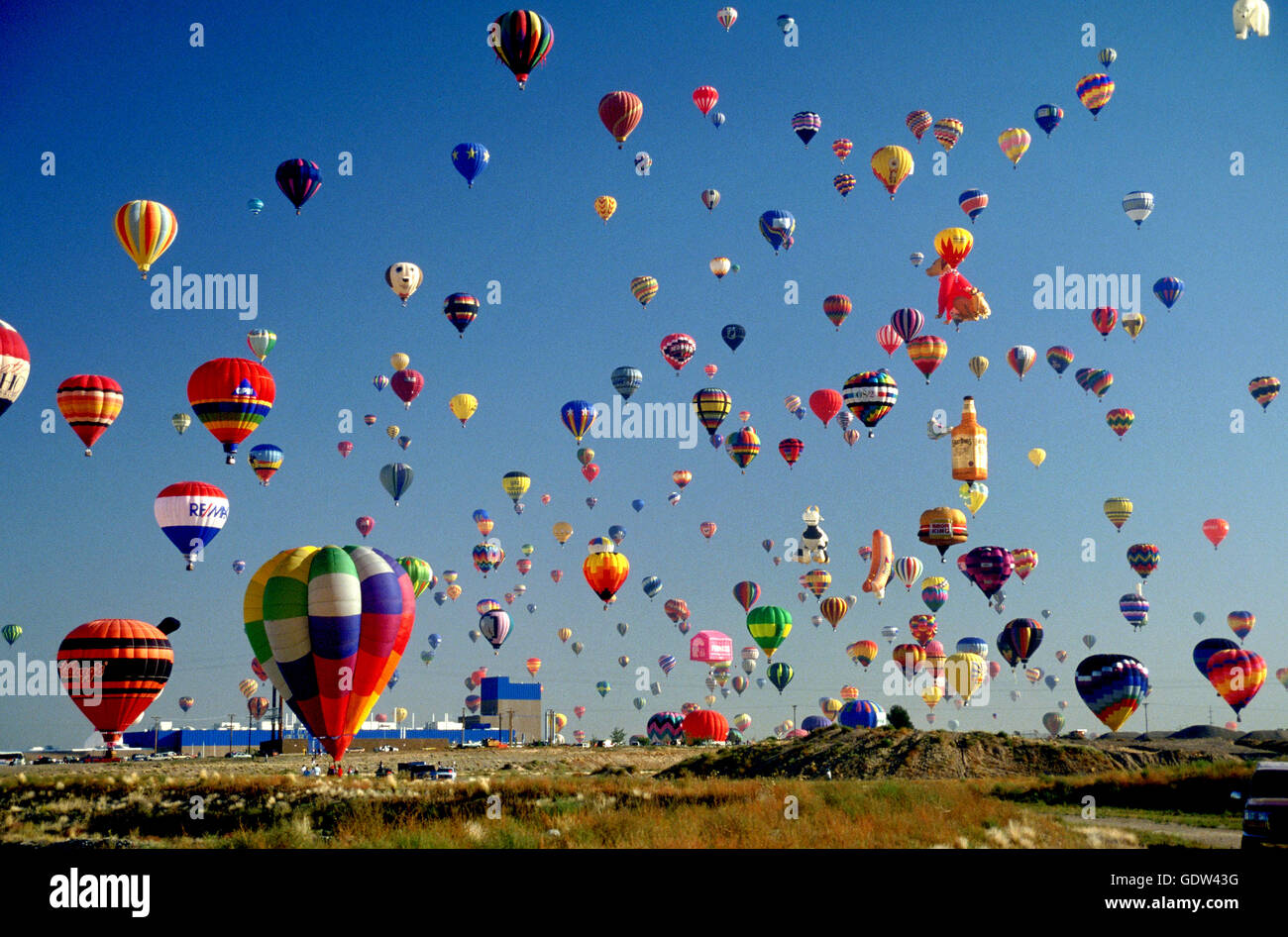 Mass ascension of 800 balloons at the Albuquerque International Balloon ...