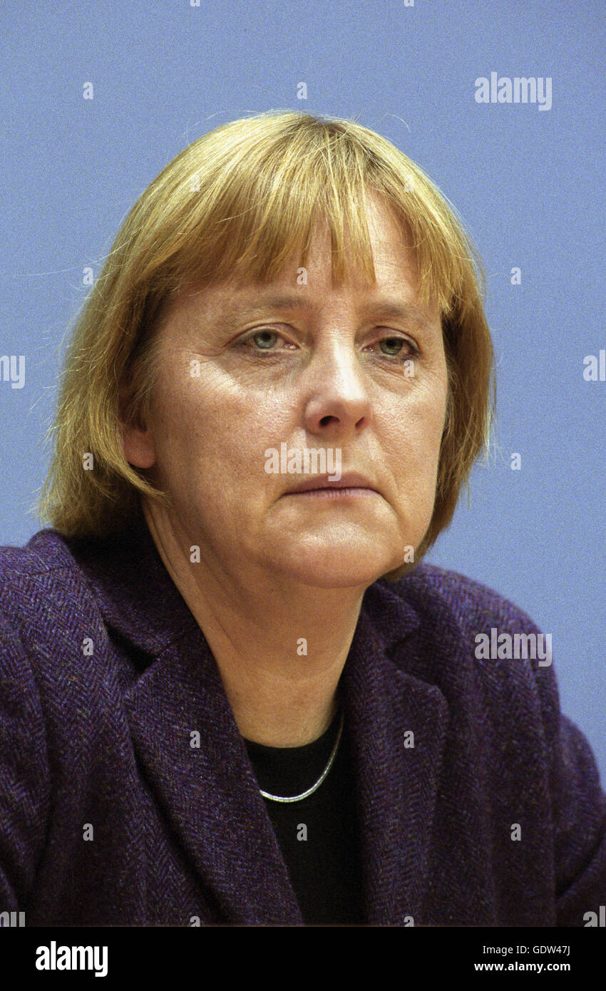 Angela merkel 2001 hi-res stock photography and images - Alamy