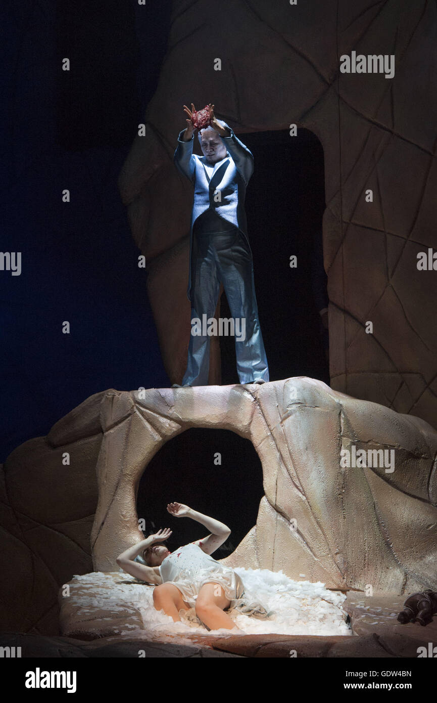 'A Midsummer Night's Dream', opera in three acts by Benjamin Britten ...