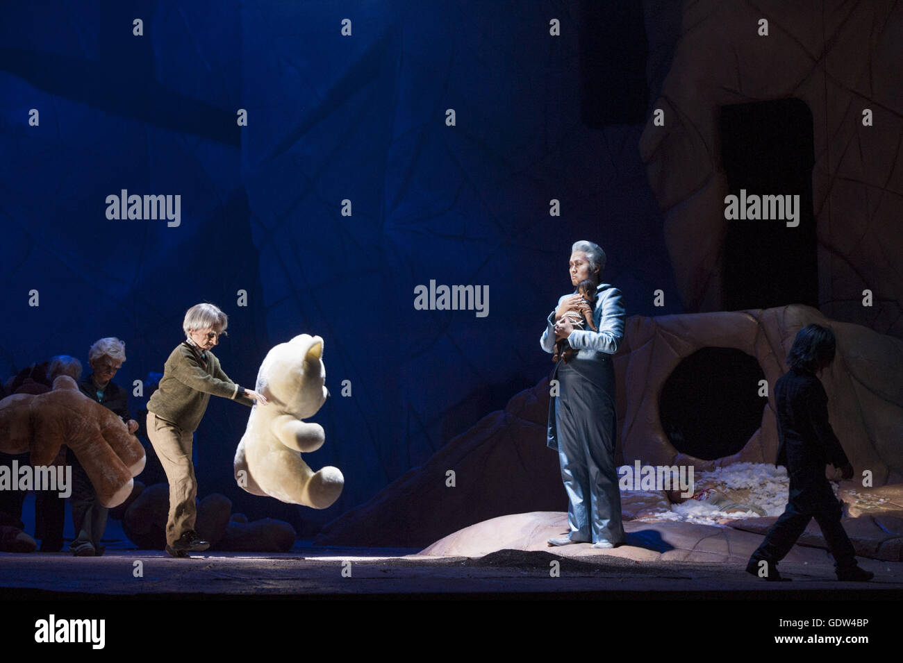 'A Midsummer Night's Dream', opera in three acts by Benjamin Britten ...