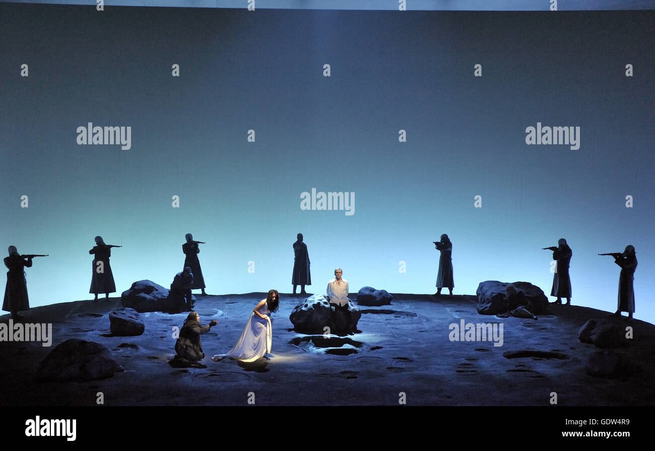 Empress of stage hi-res stock photography and images - Alamy