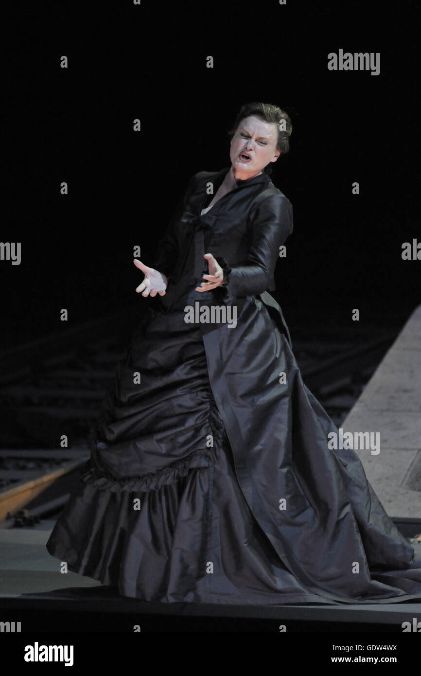 'Samson and Delilah', staging Patrick Kinmonth Stock Photo - Alamy