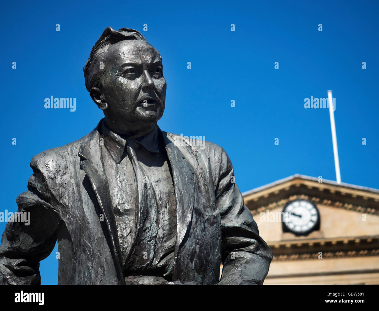 Harold Wilson Statue at the Railway Station in St Georges Square ...