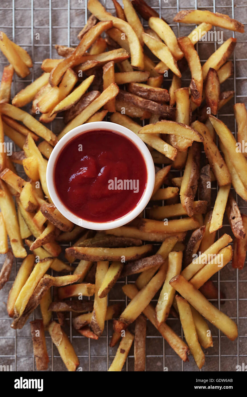 Grid tasty french fries hi-res stock photography and images - Alamy