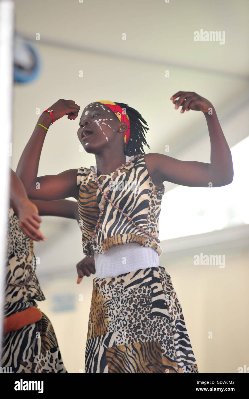 Ugandan girl face paint hi-res stock photography and images - Alamy