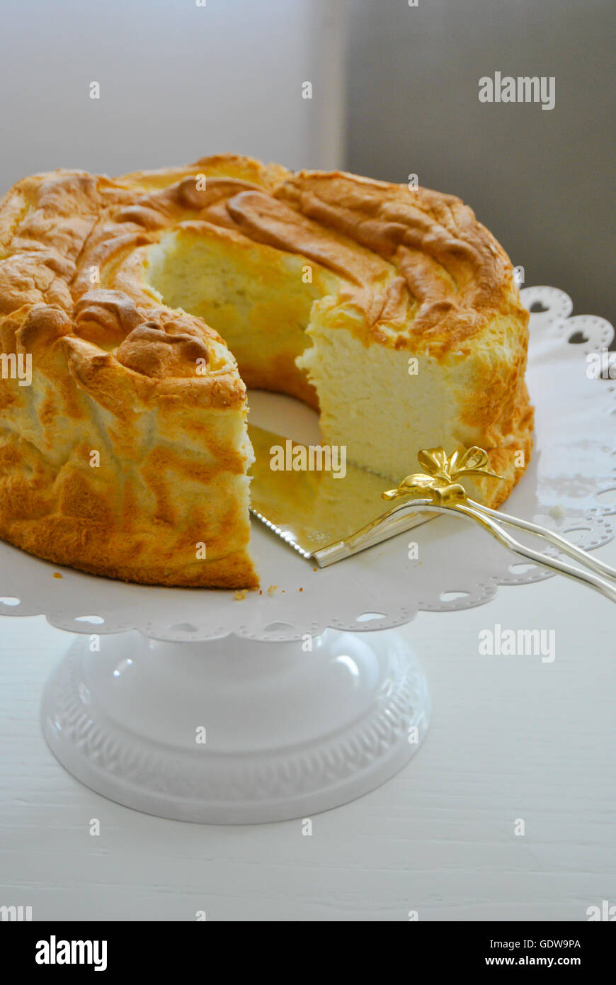 Angel cake hi-res stock photography and images - Alamy